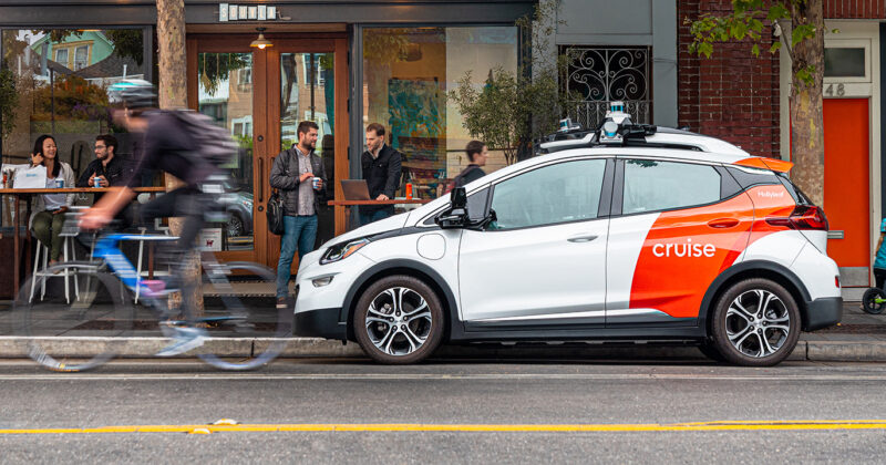 Baidu launches commercial driverless taxi service in China - IT基礎